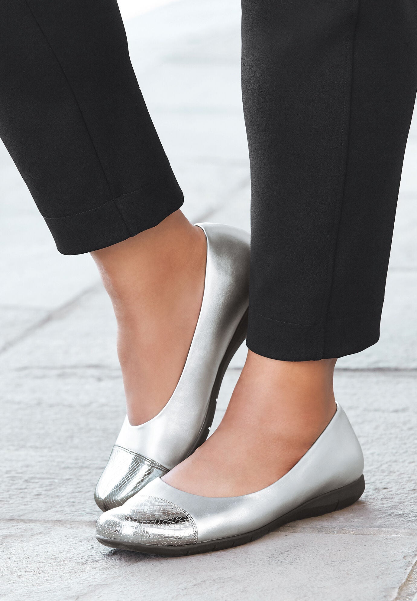 Ladies' The Fay Slip On Flat, Gold | Jessica London